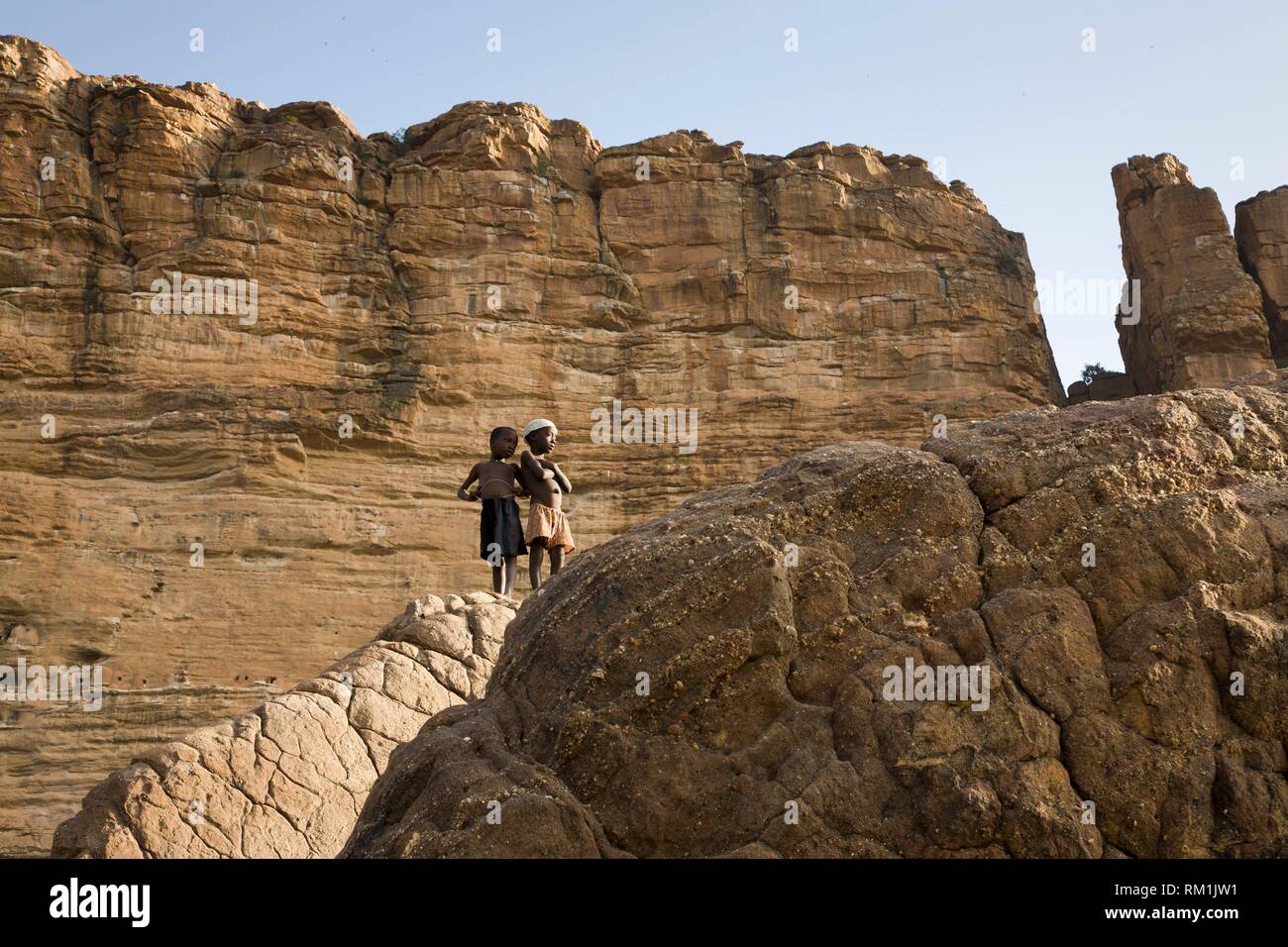 Dogon village cliffs hi-res stock photography and images - Alamy