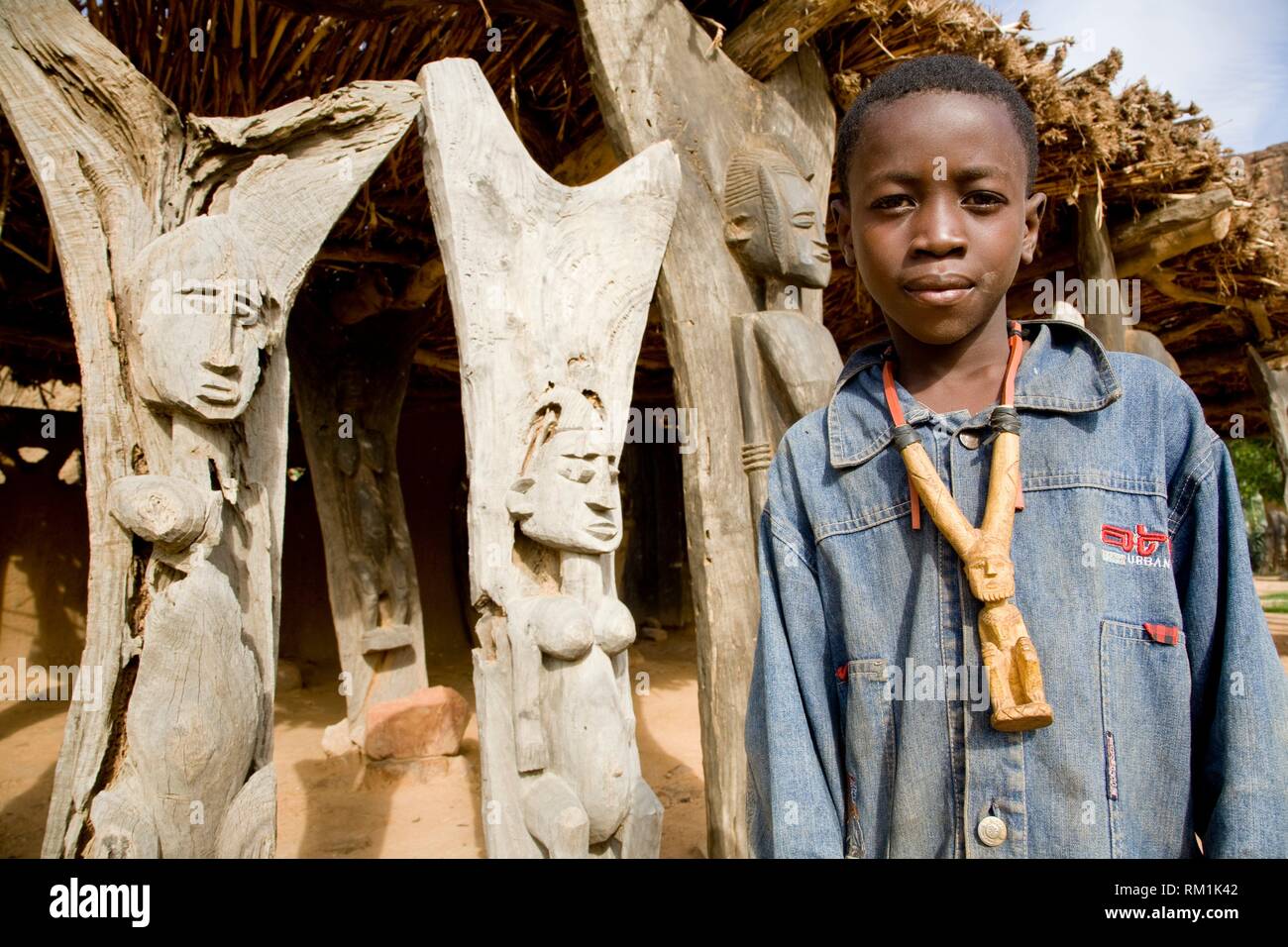 Dogon boy hi-res stock photography and images - Alamy