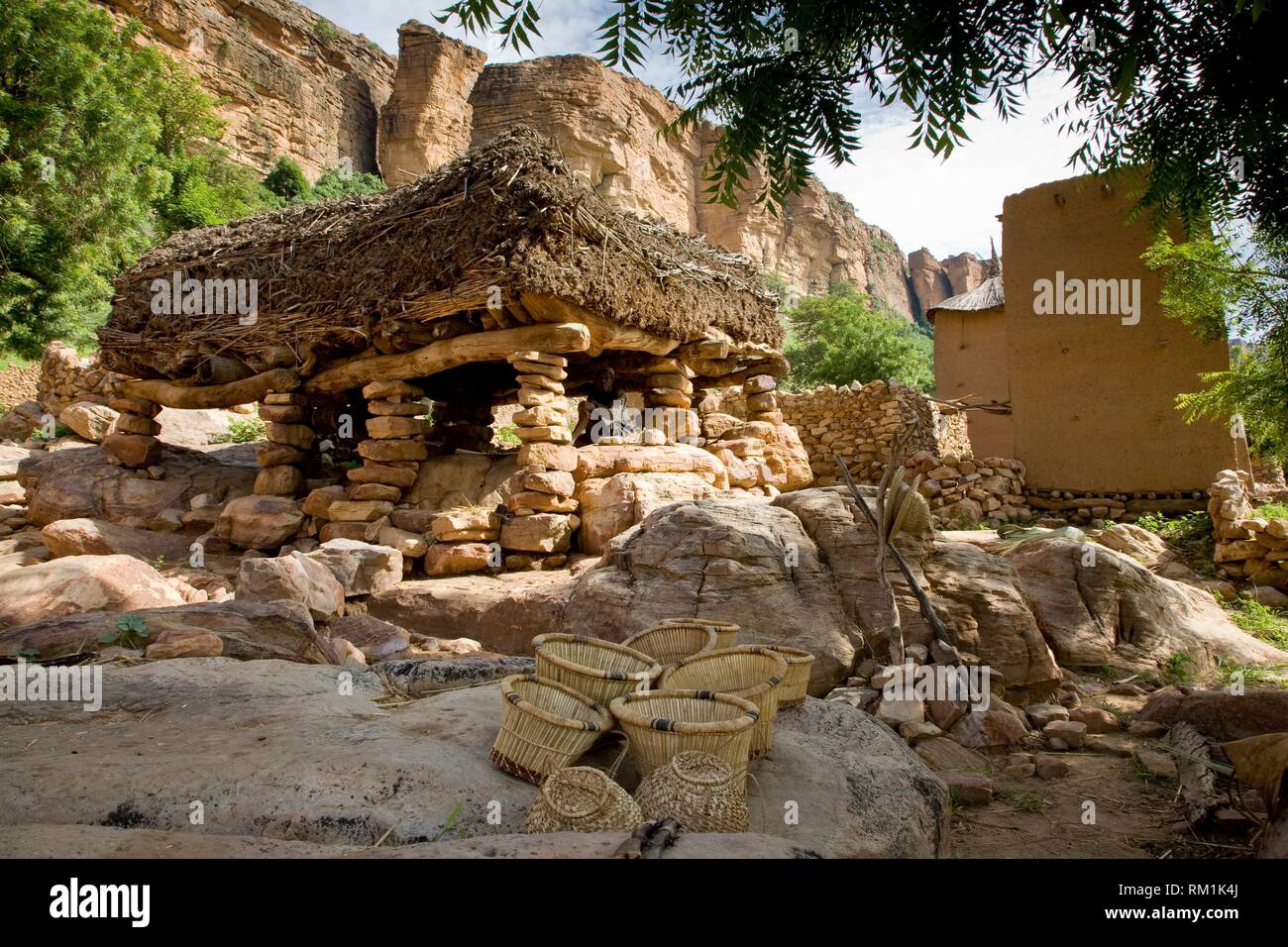 Dogon architecture hi-res stock photography and images - Alamy