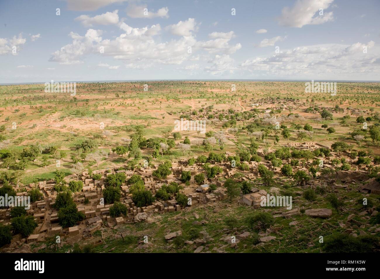 Dogon country, bandiagara escarpment hi-res stock photography and ...
