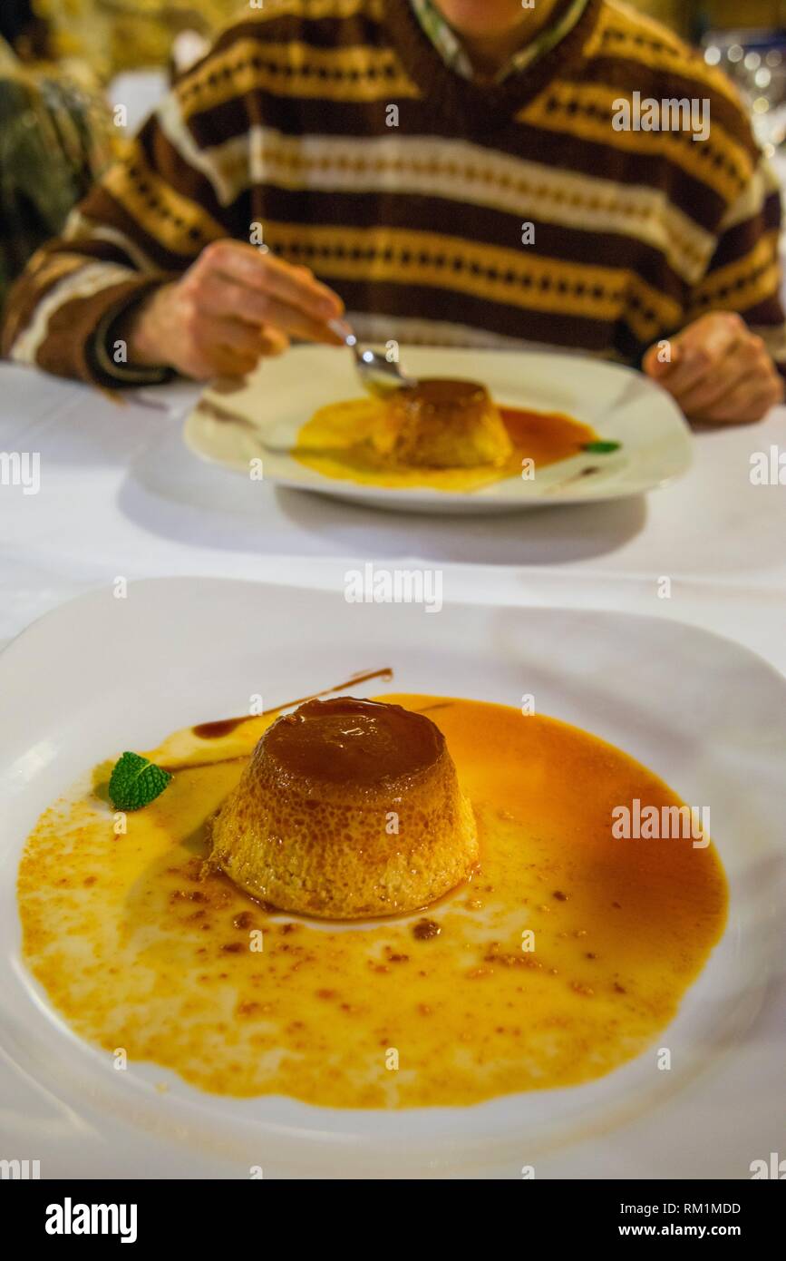 One person restaurant hi-res stock photography and images - Alamy