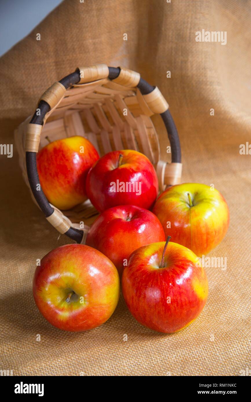 Apple still life hi-res stock photography and images - Alamy
