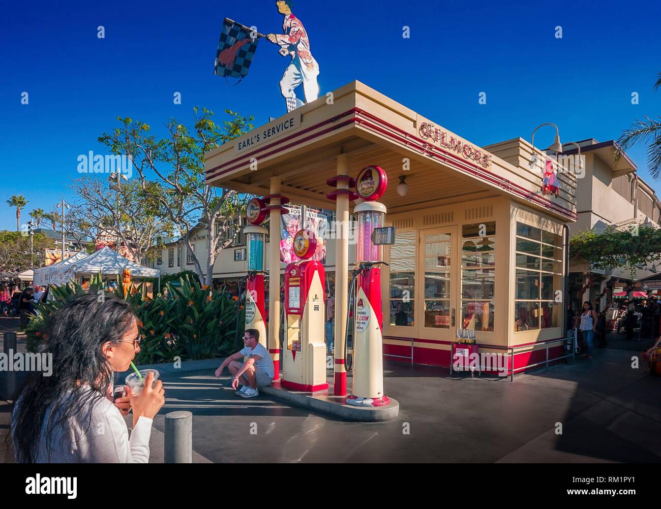 Vintage gas station hi-res stock photography and images - Alamy