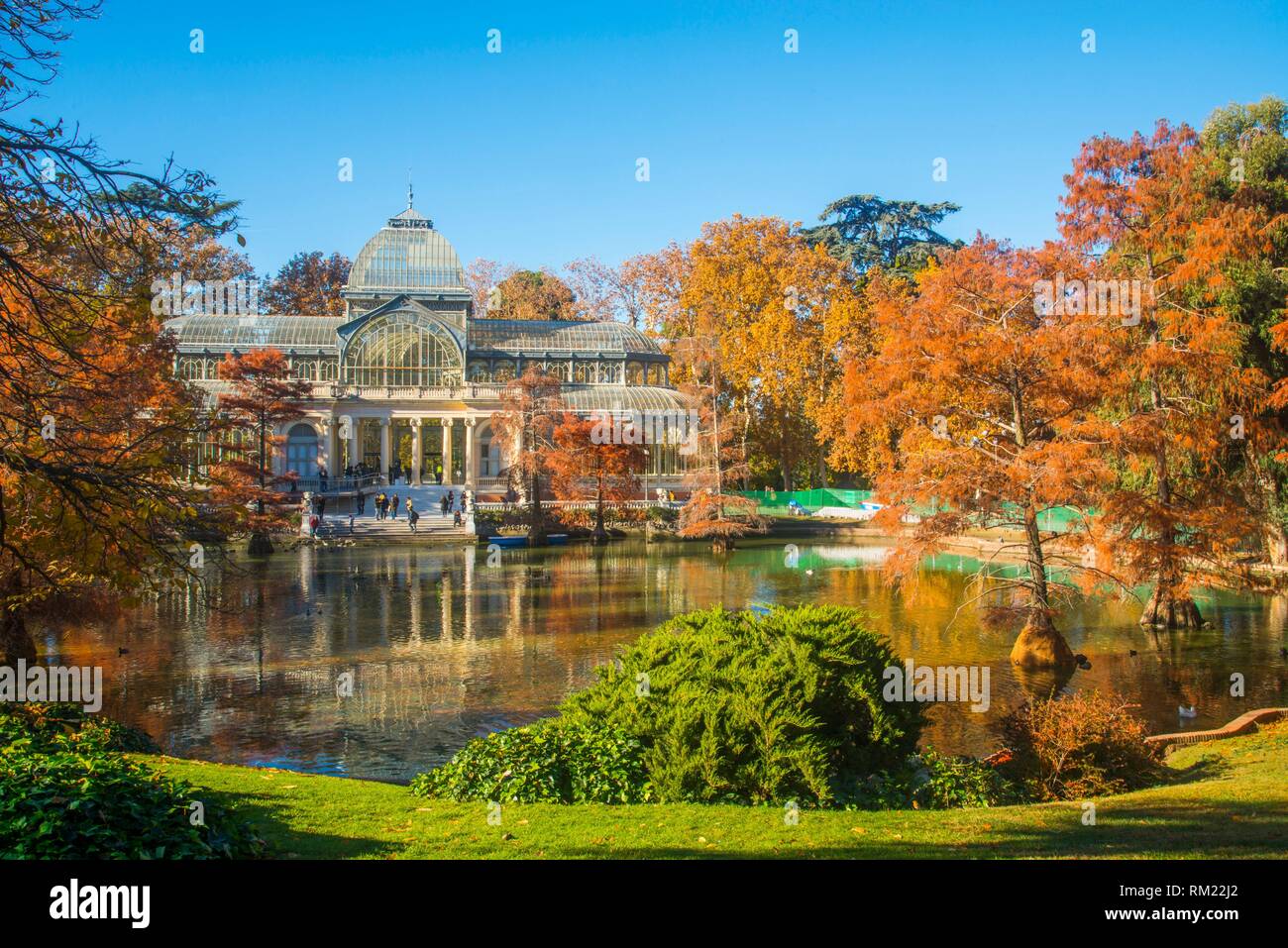 Retiro park autumn hi-res stock photography and images - Alamy