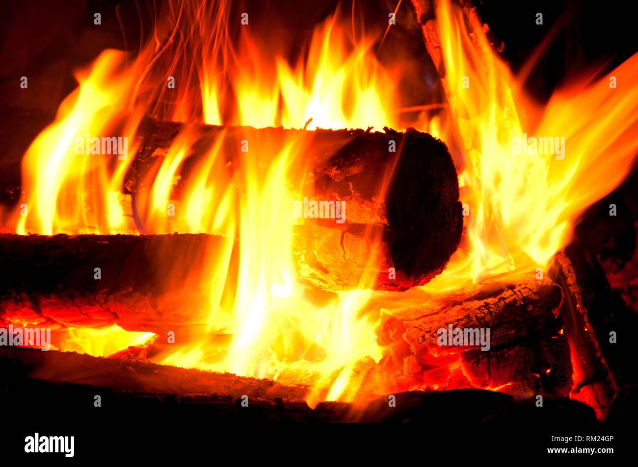 Big campfire hi-res stock photography and images - Alamy