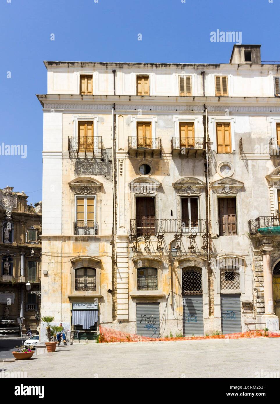 Palermo building hi-res stock photography and images - Alamy