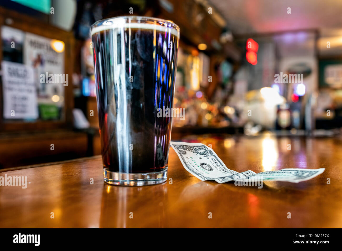 Saloon bar western hi-res stock photography and images - Alamy