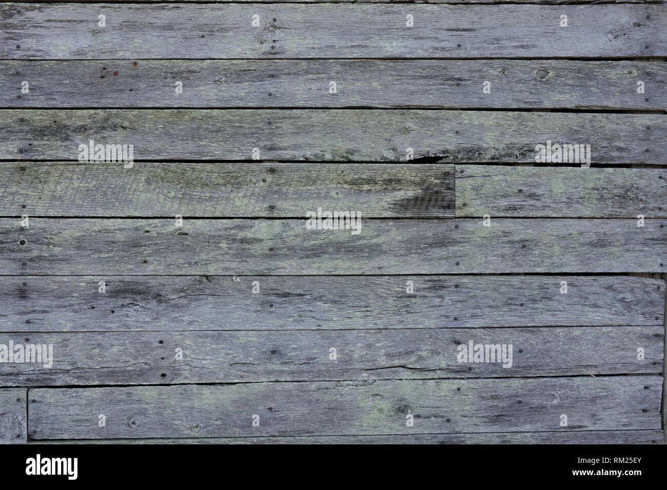 Weathered wooden barn wall - background Stock Photo - Alamy