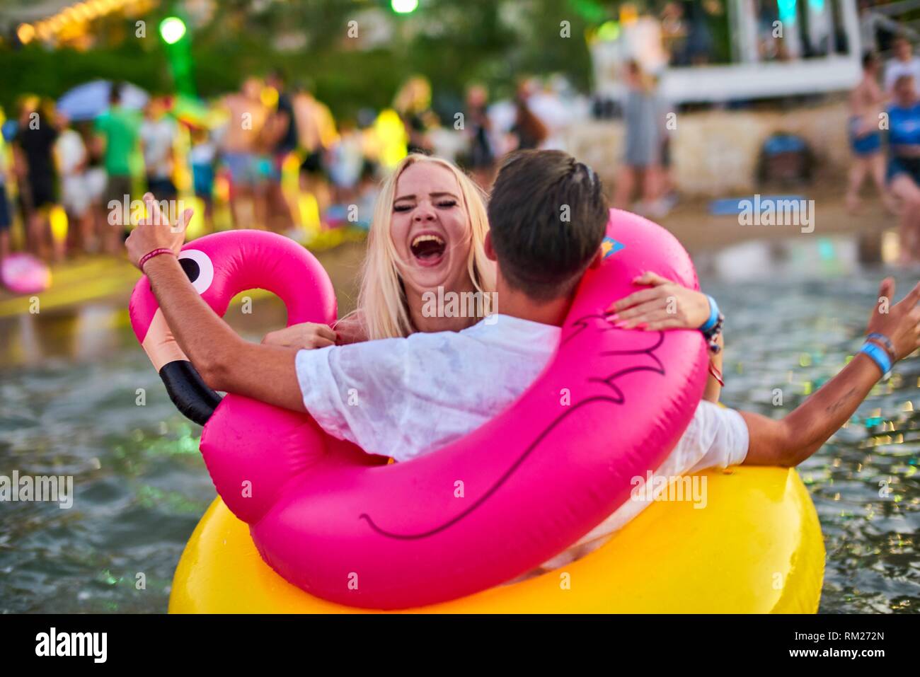 Candid beach party hi-res stock photography and images - Alamy