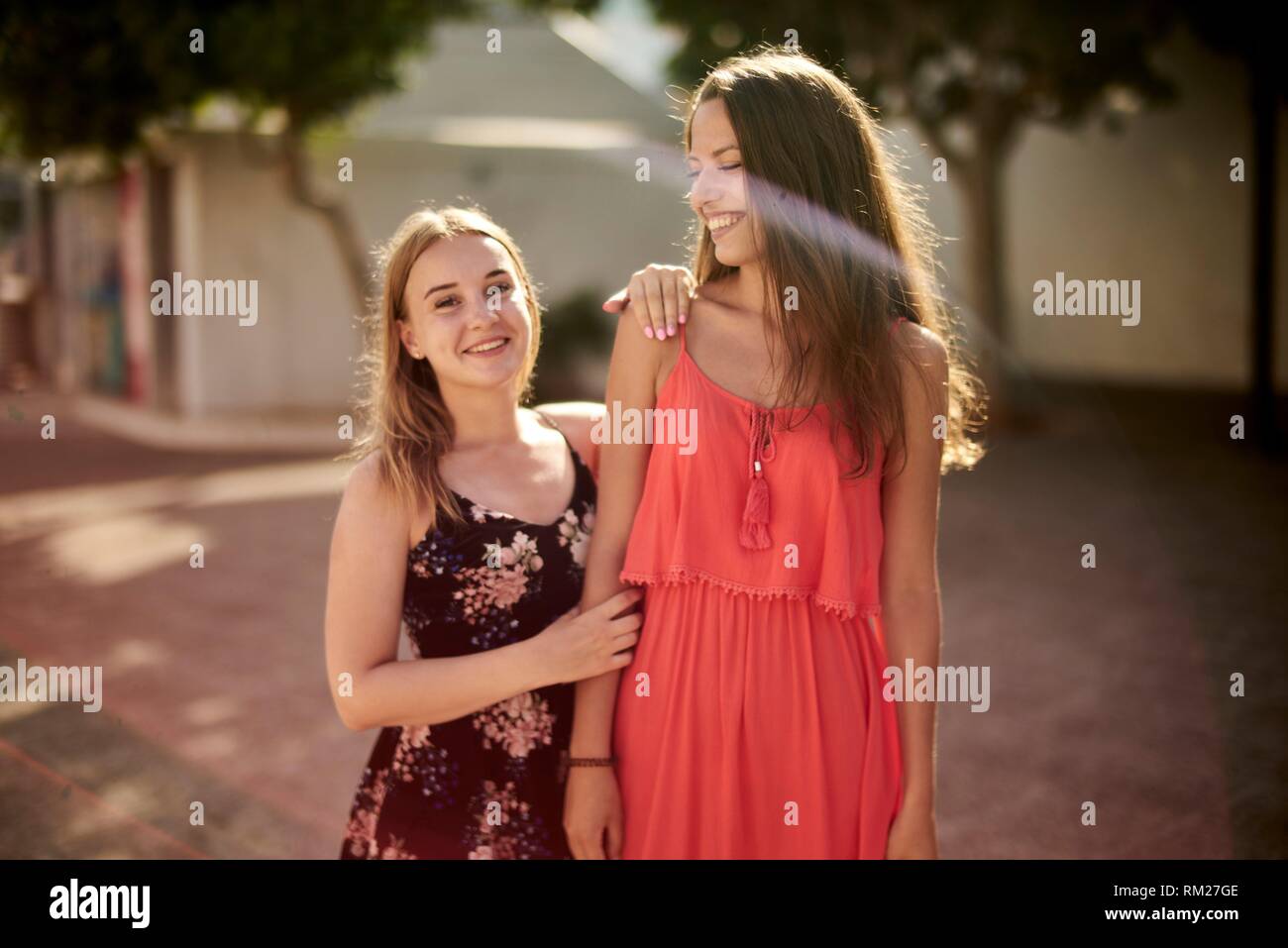 Tall woman and short friends hi-res stock photography and images - Alamy