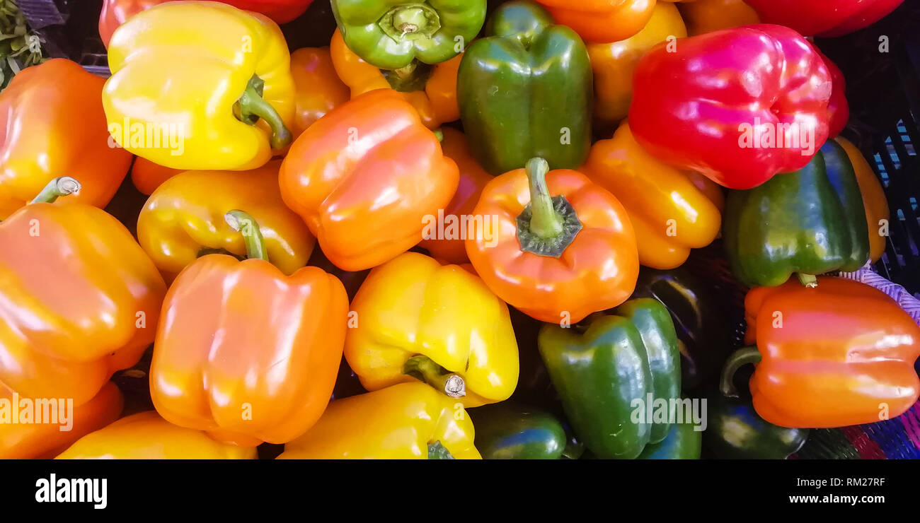 Multiple green peppers hi-res stock photography and images - Alamy