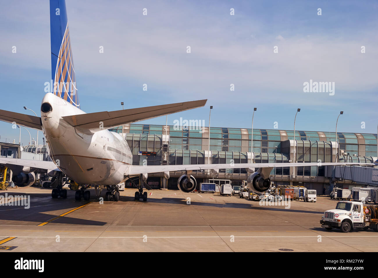 CHICAGO, IL - APRIL 05, 2016: passenger jet aircraft at O'Hare Airport ...