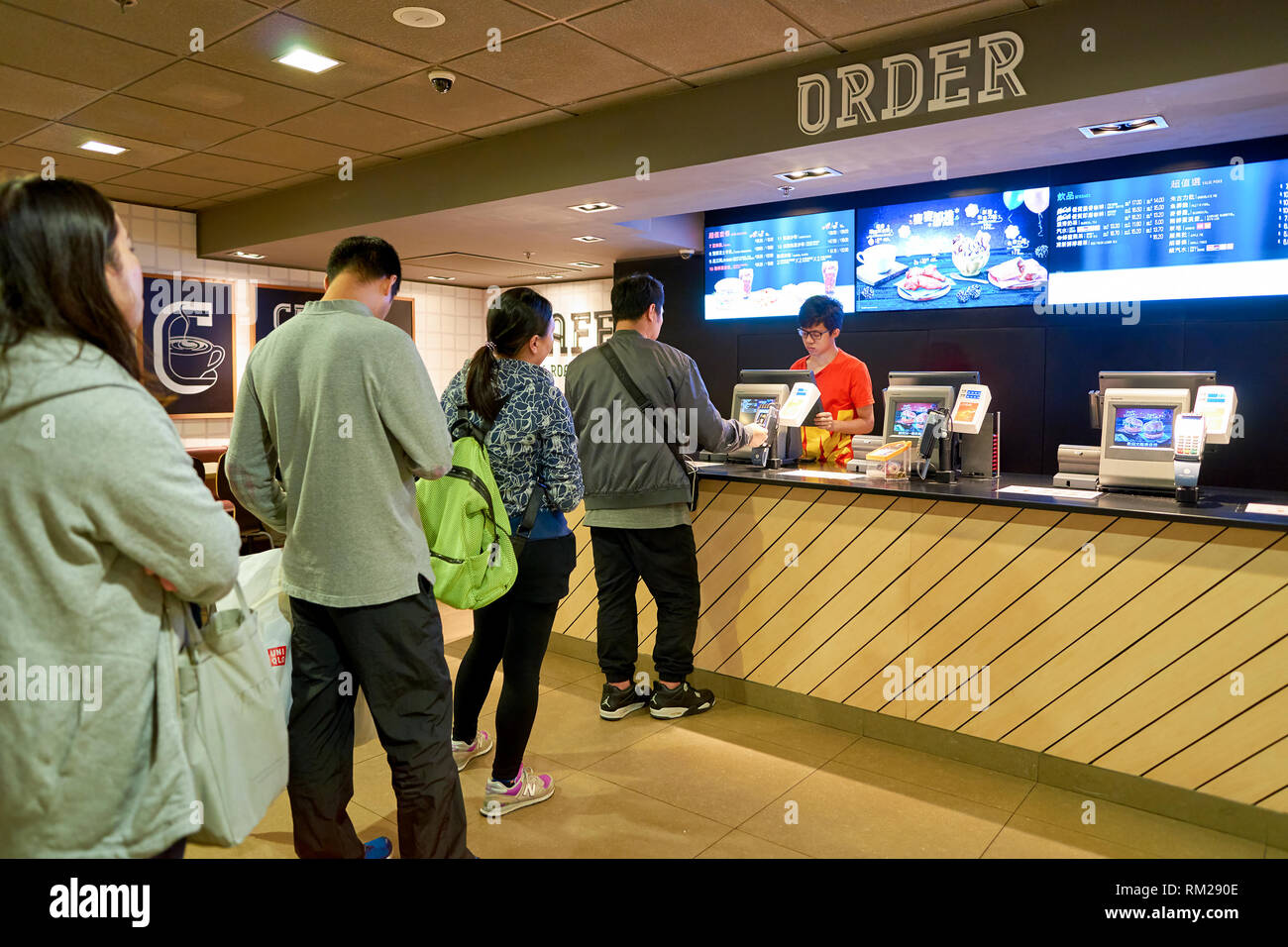 Service customer hong kong counter hi-res stock photography and images ...