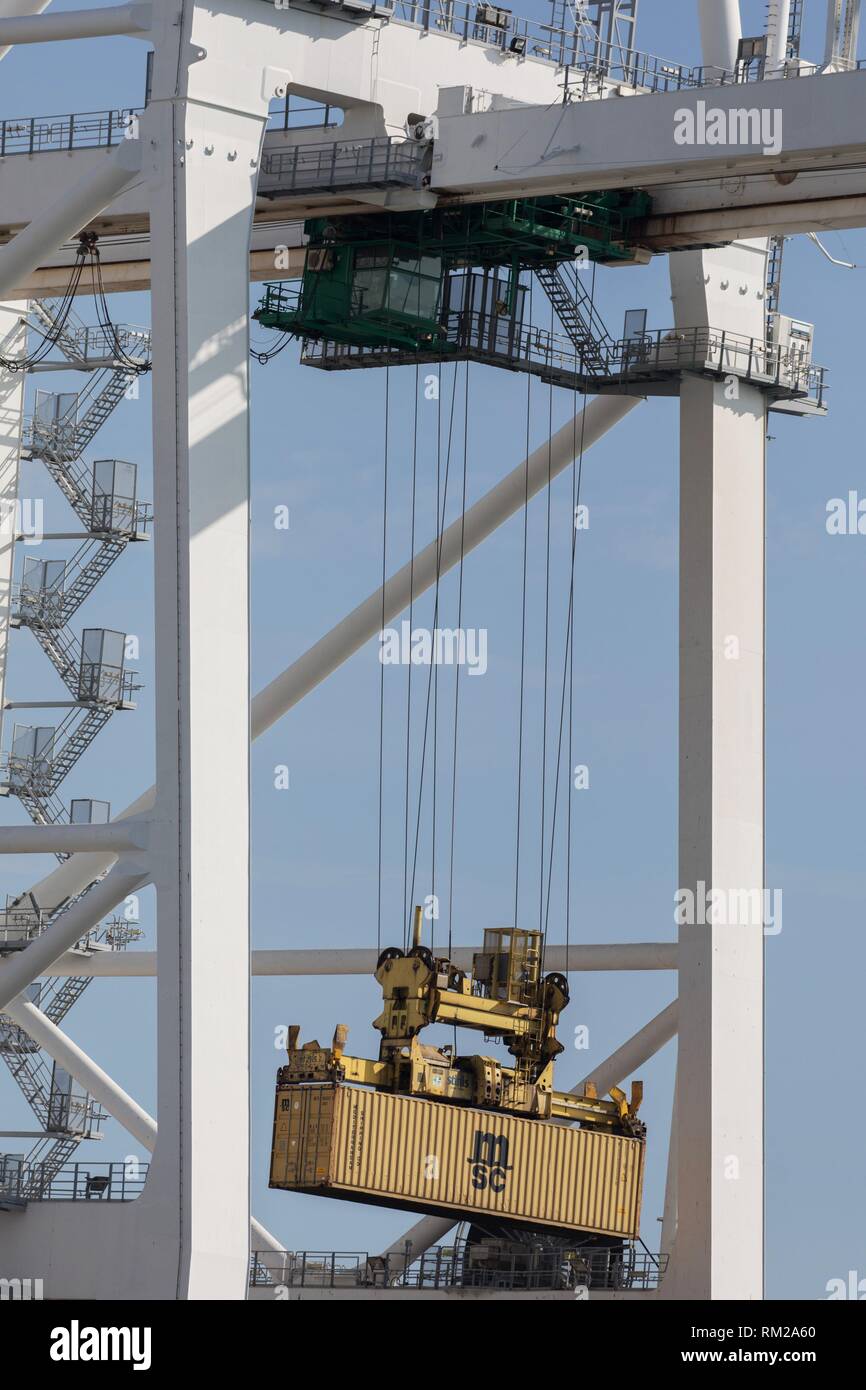 Container handling gantry crane hi-res stock photography and images - Alamy