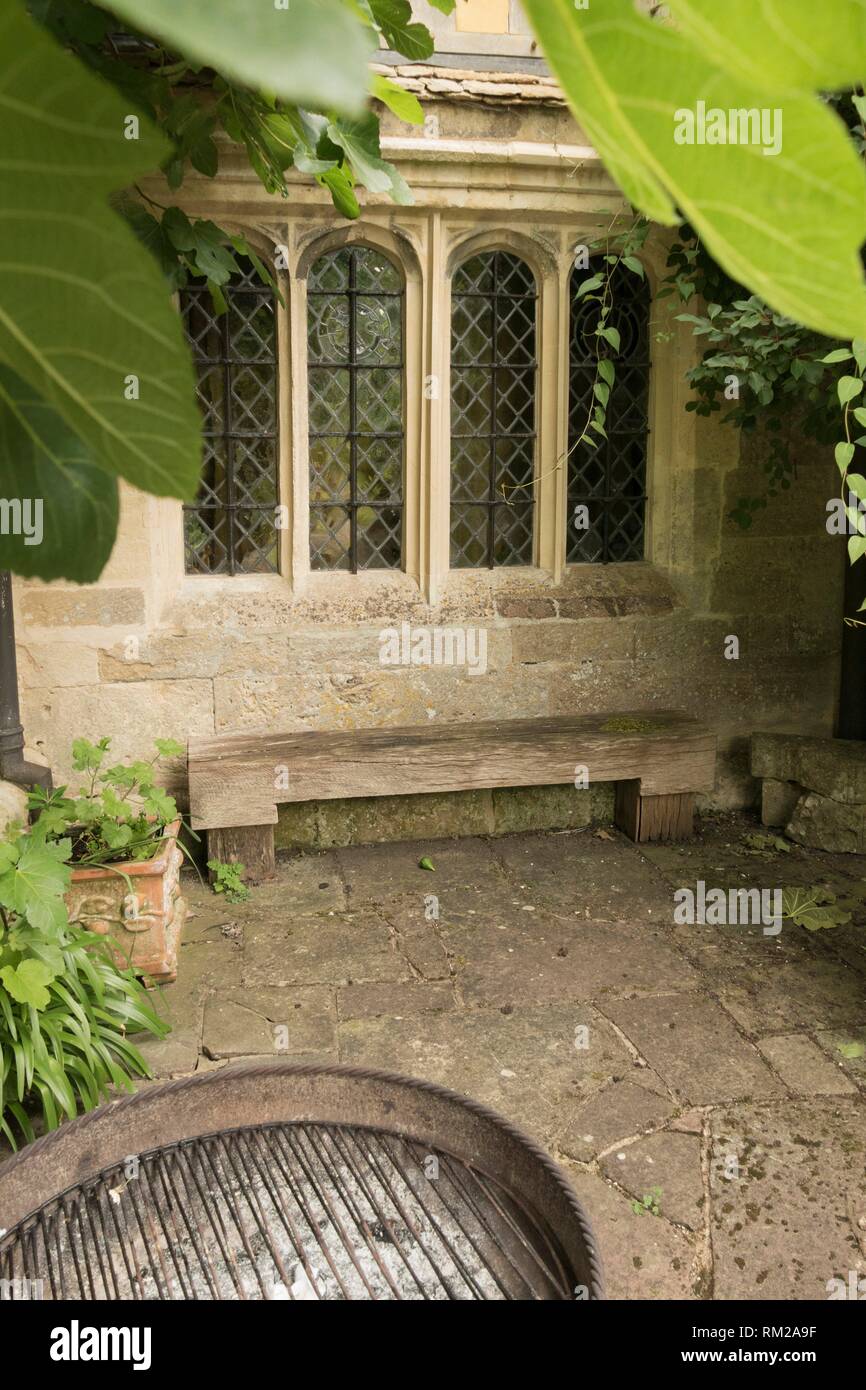 Stained glass mediaeval hi-res stock photography and images - Alamy