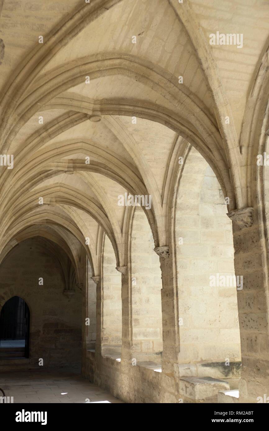 Ribbed arches hi-res stock photography and images - Alamy