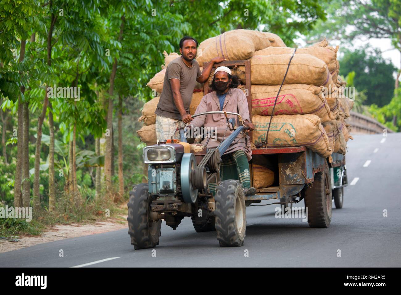 Peasant carrying a sack hi-res stock photography and images - Alamy