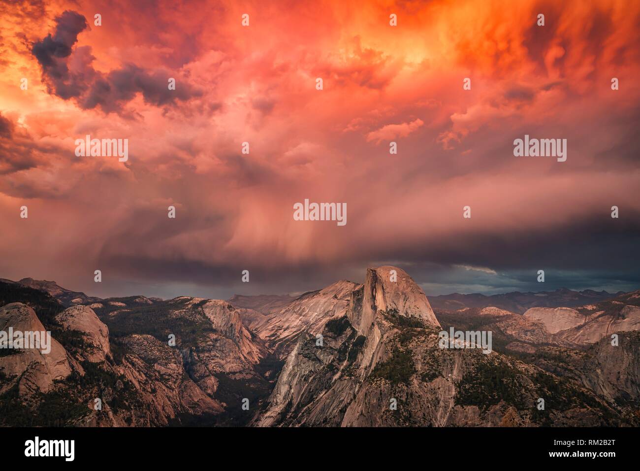 Yosemite half dome hi-res stock photography and images - Alamy