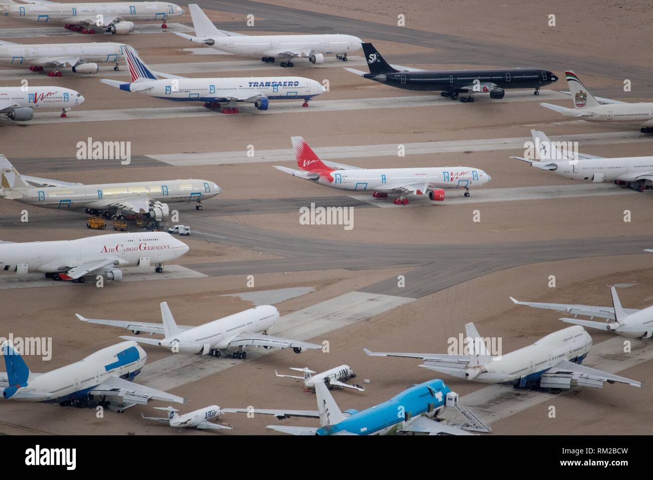 Airliner boneyard hi-res stock photography and images - Alamy