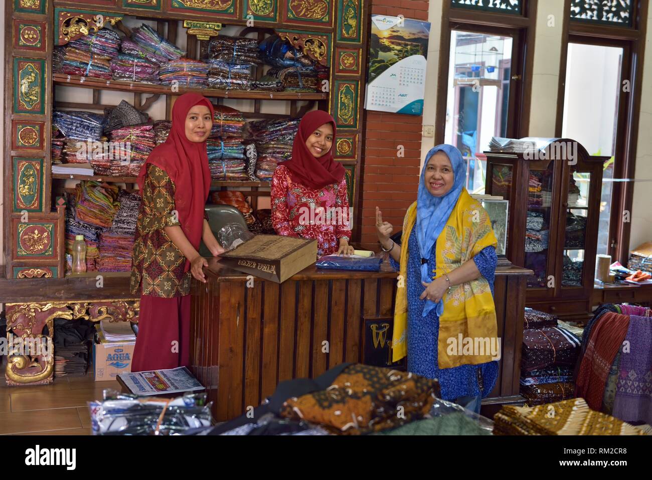 Batik indonesia woman hi-res stock photography and images - Alamy