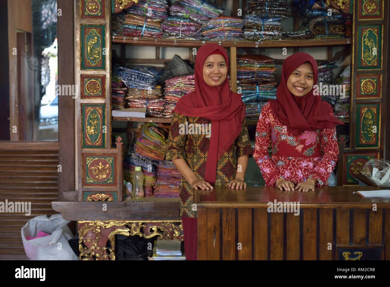 Batik indonesia woman hi-res stock photography and images - Alamy