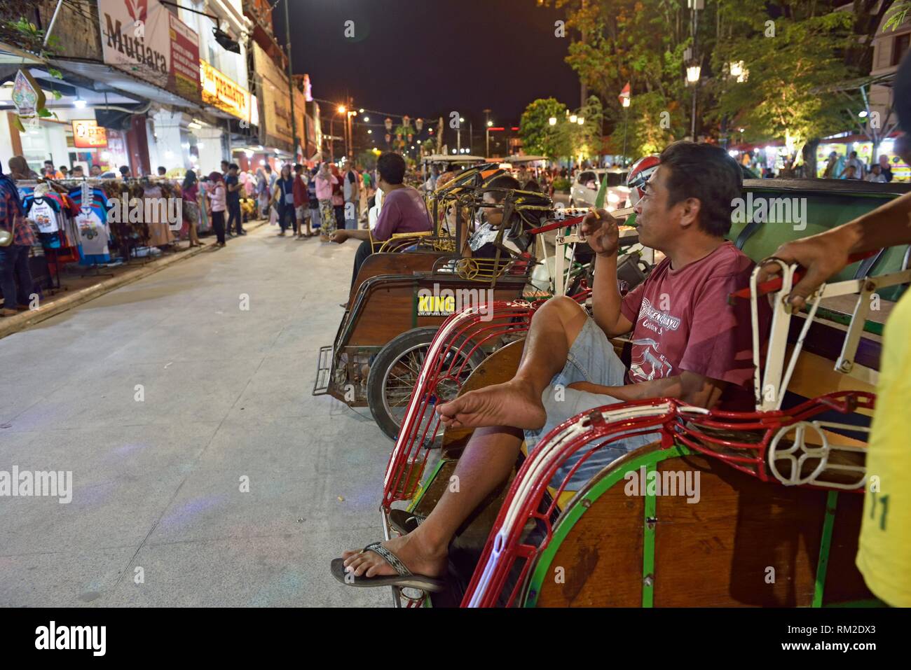 Southeast asia crowd hi-res stock photography and images - Alamy