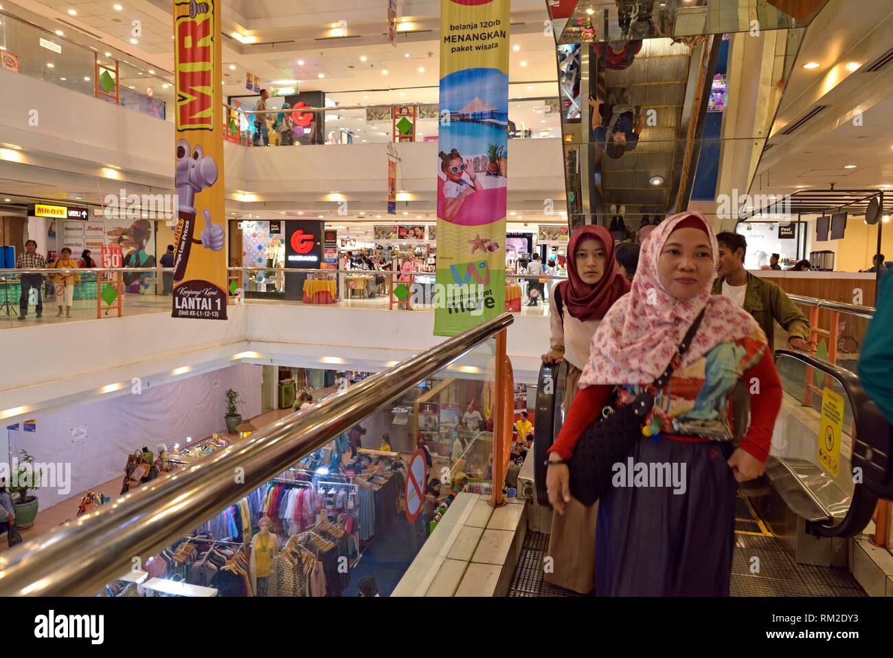 Major shopping mall hi-res stock photography and images - Alamy