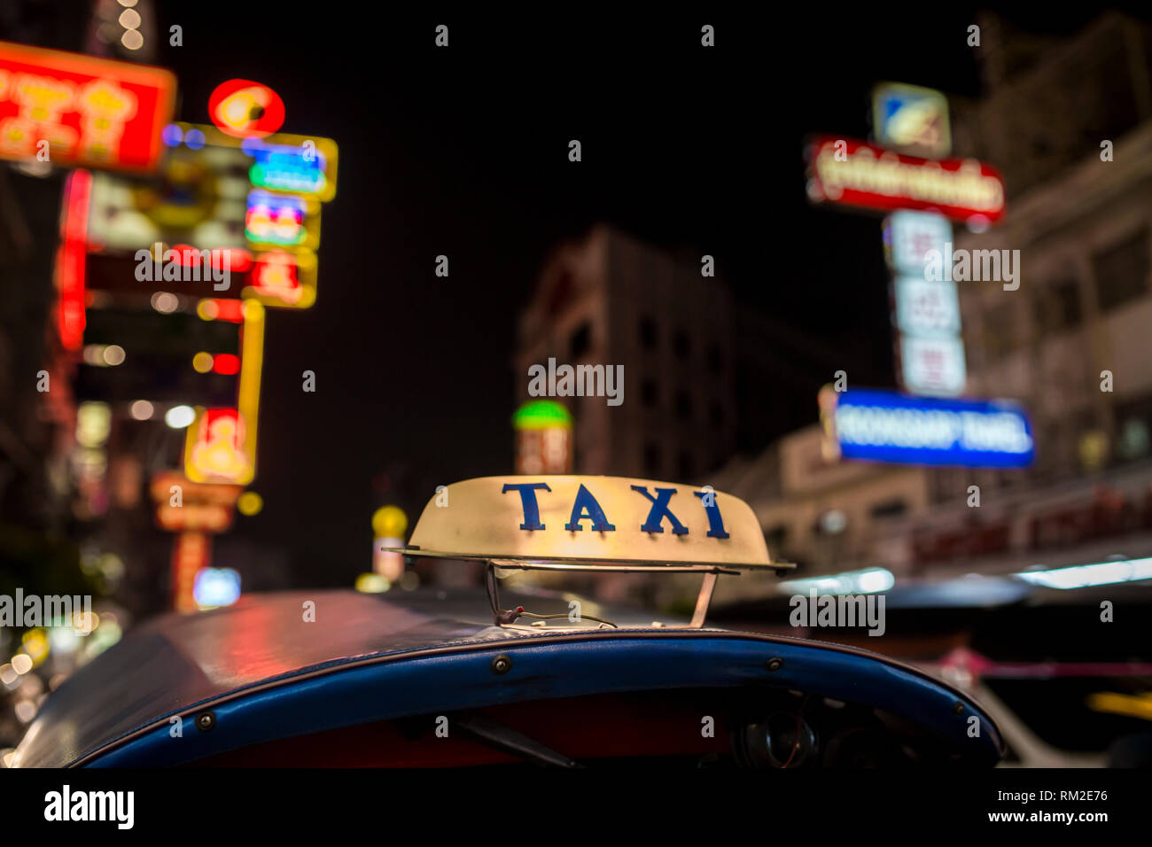 Lit taxi sign hi-res stock photography and images - Alamy