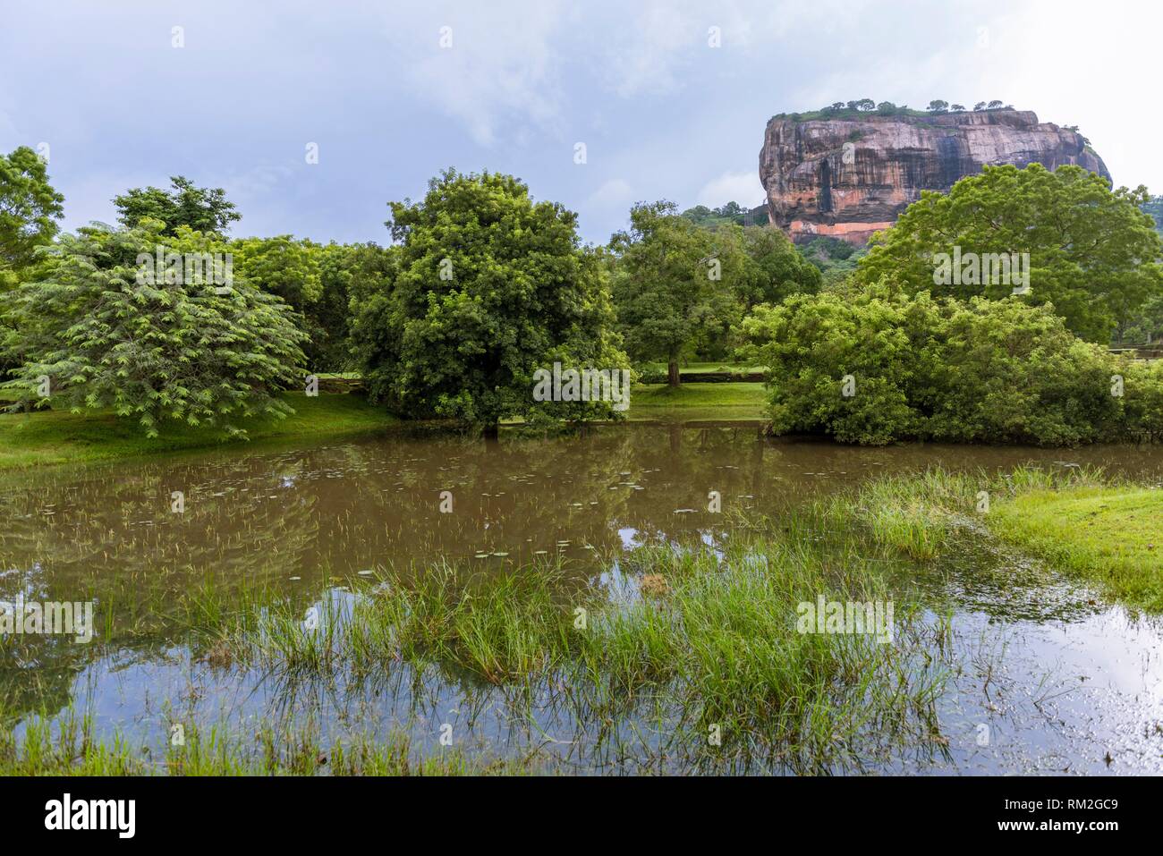 Rock fortress sigiriya lion rock hi-res stock photography and images ...
