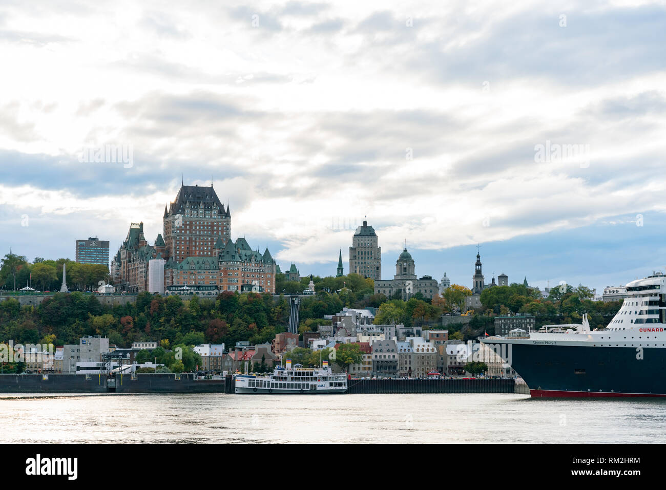 Sunset view of the Quebec city skyline with Fairmont Le Château ...