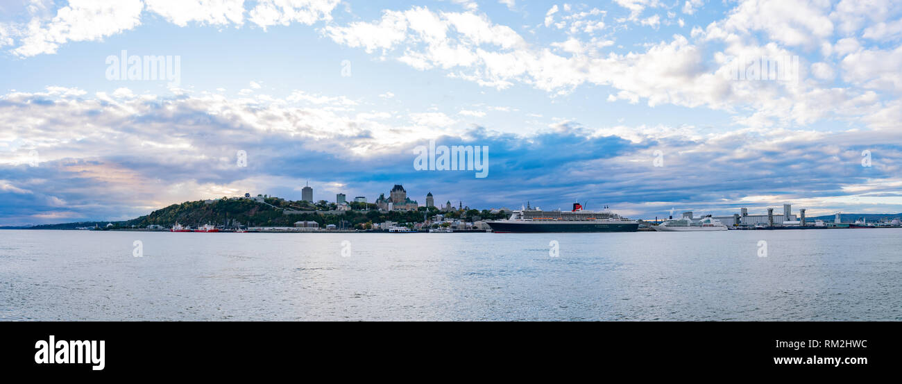 Sunset view of the Quebec city skyline with Fairmont Le Château ...