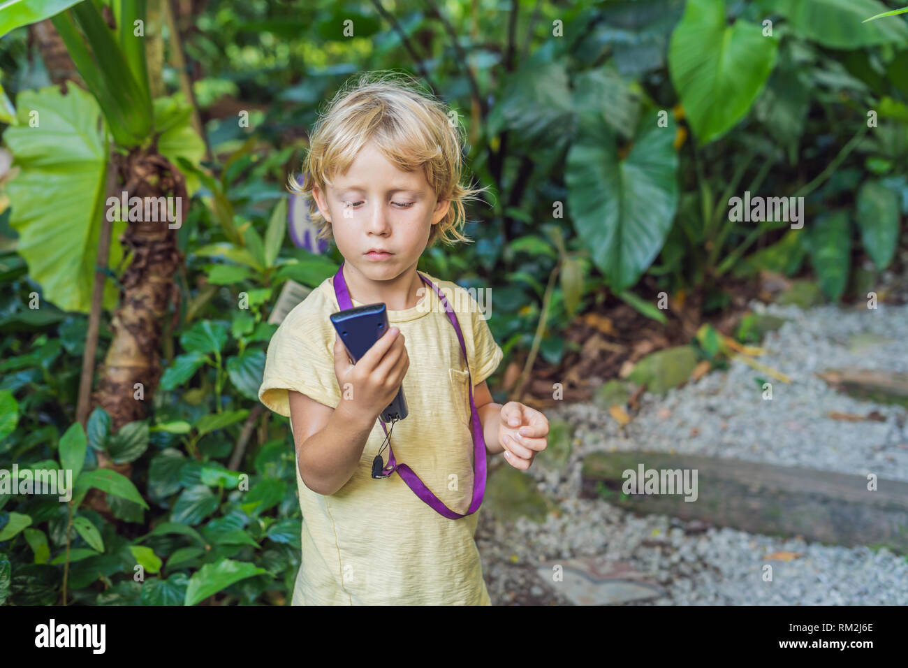 Radio guide hi-res stock photography and images - Alamy