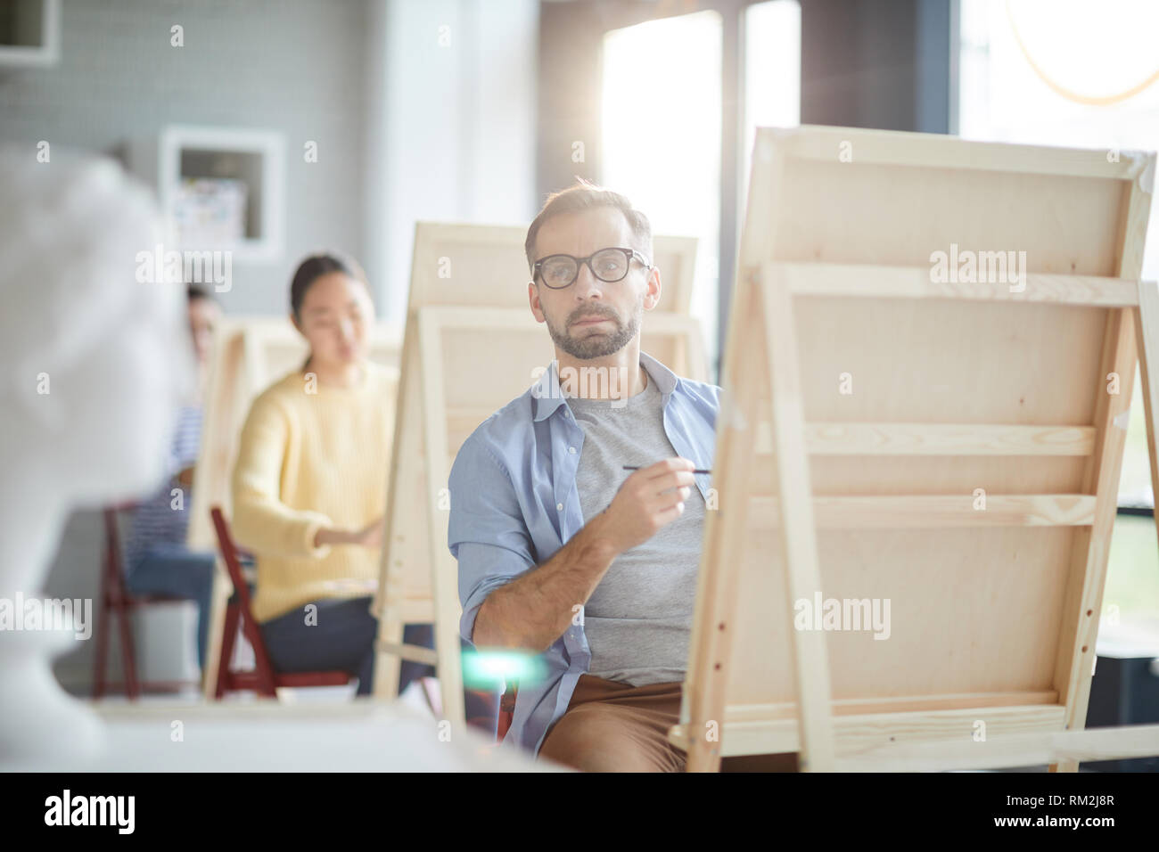 Art class sketching education painting hi-res stock photography and ...