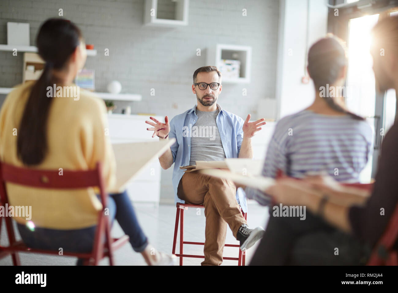 Person explaining art hi-res stock photography and images - Alamy
