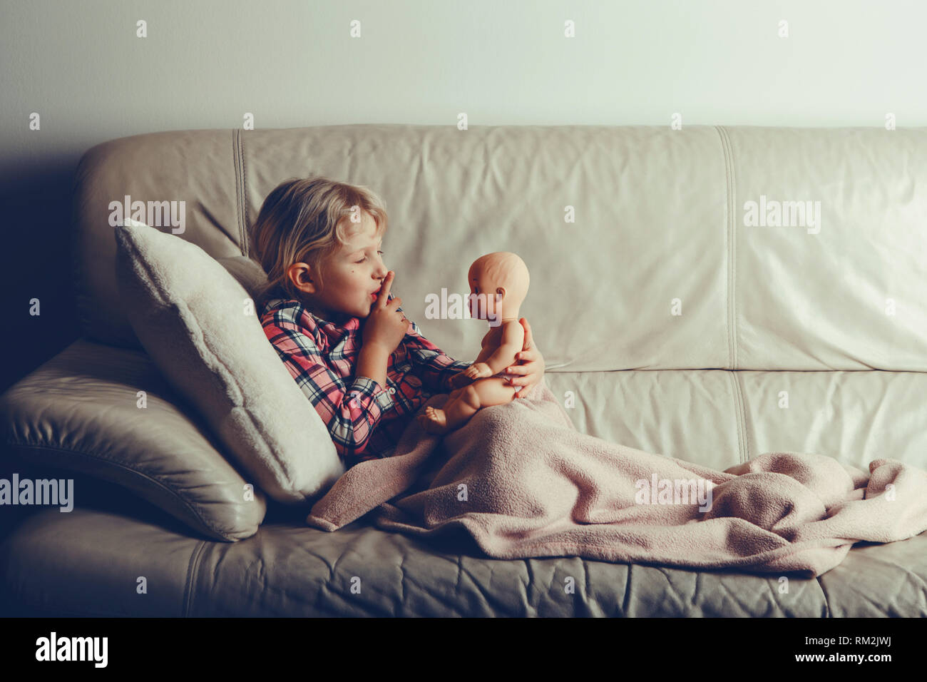 Shhh kid hi-res stock photography and images - Alamy