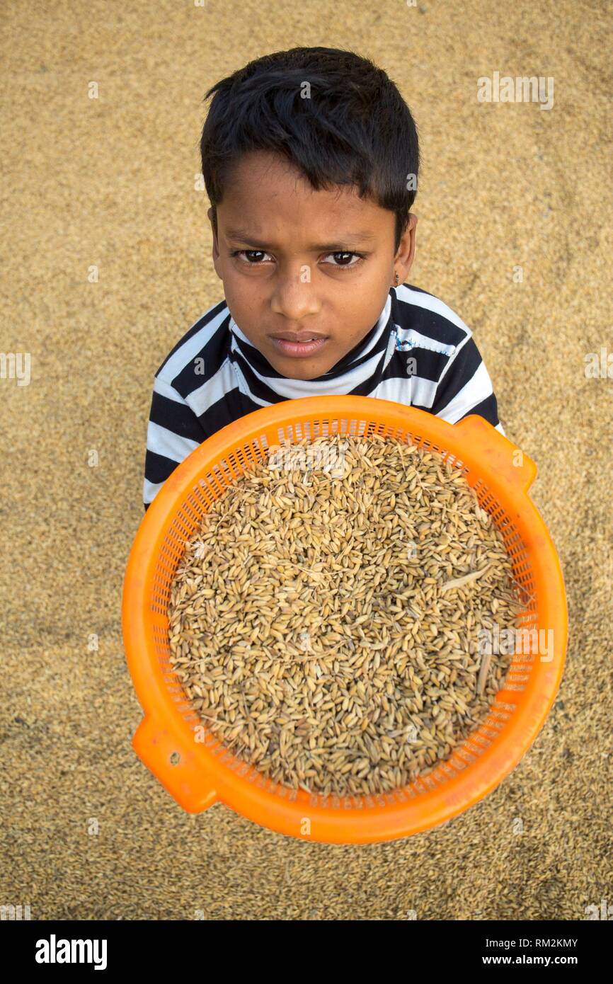 Handful of people hi-res stock photography and images - Alamy