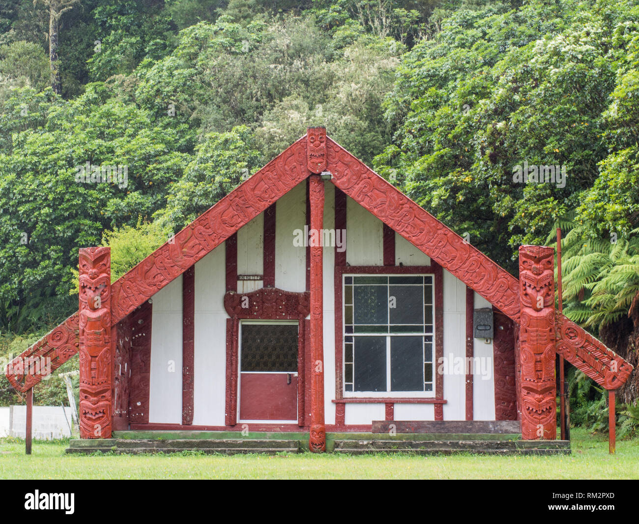 Carved meeting house whare tipuna Hinenuitepo at Waikotikoti marae near ...