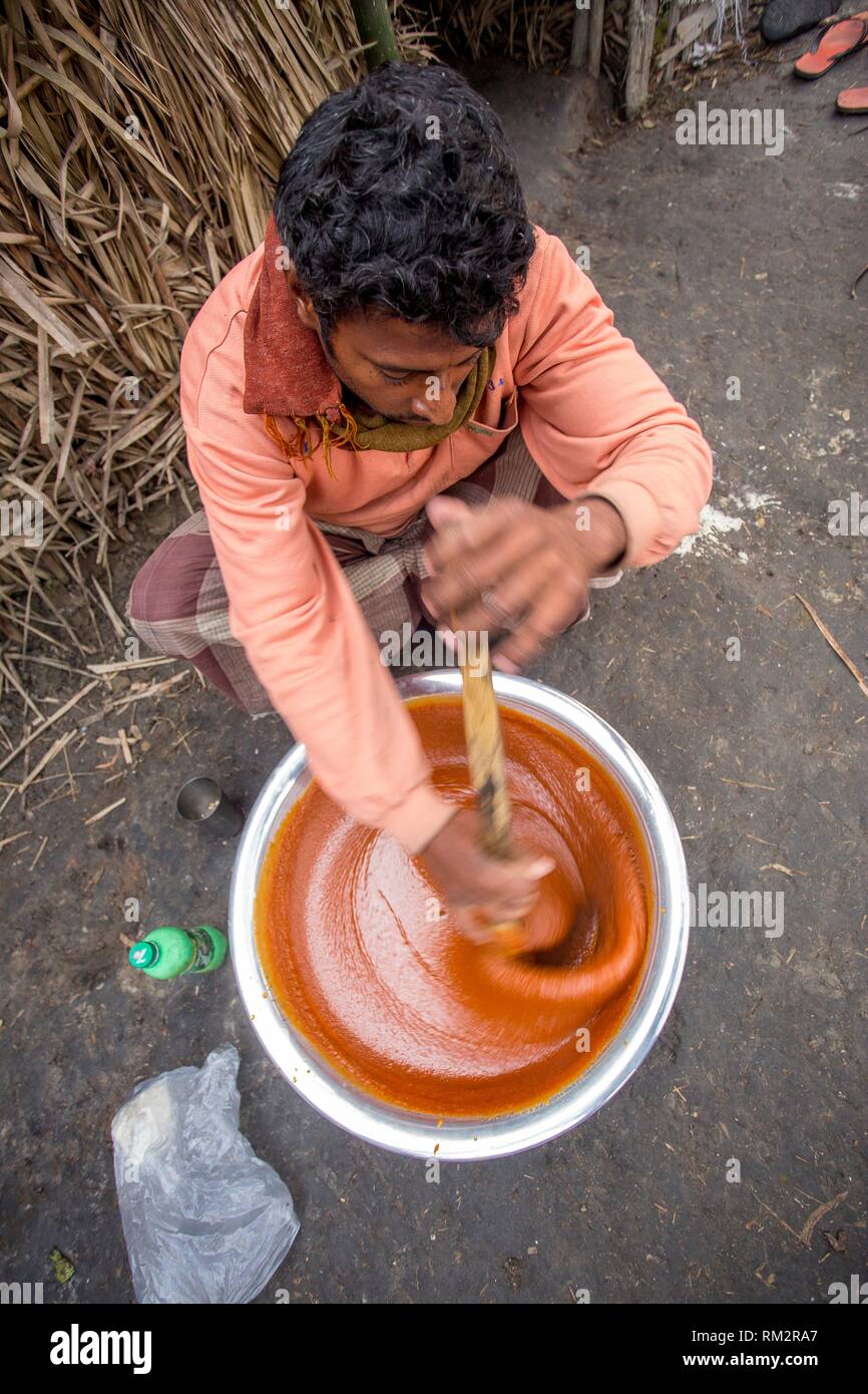 Boiling sugar cane juice hi-res stock photography and images - Alamy