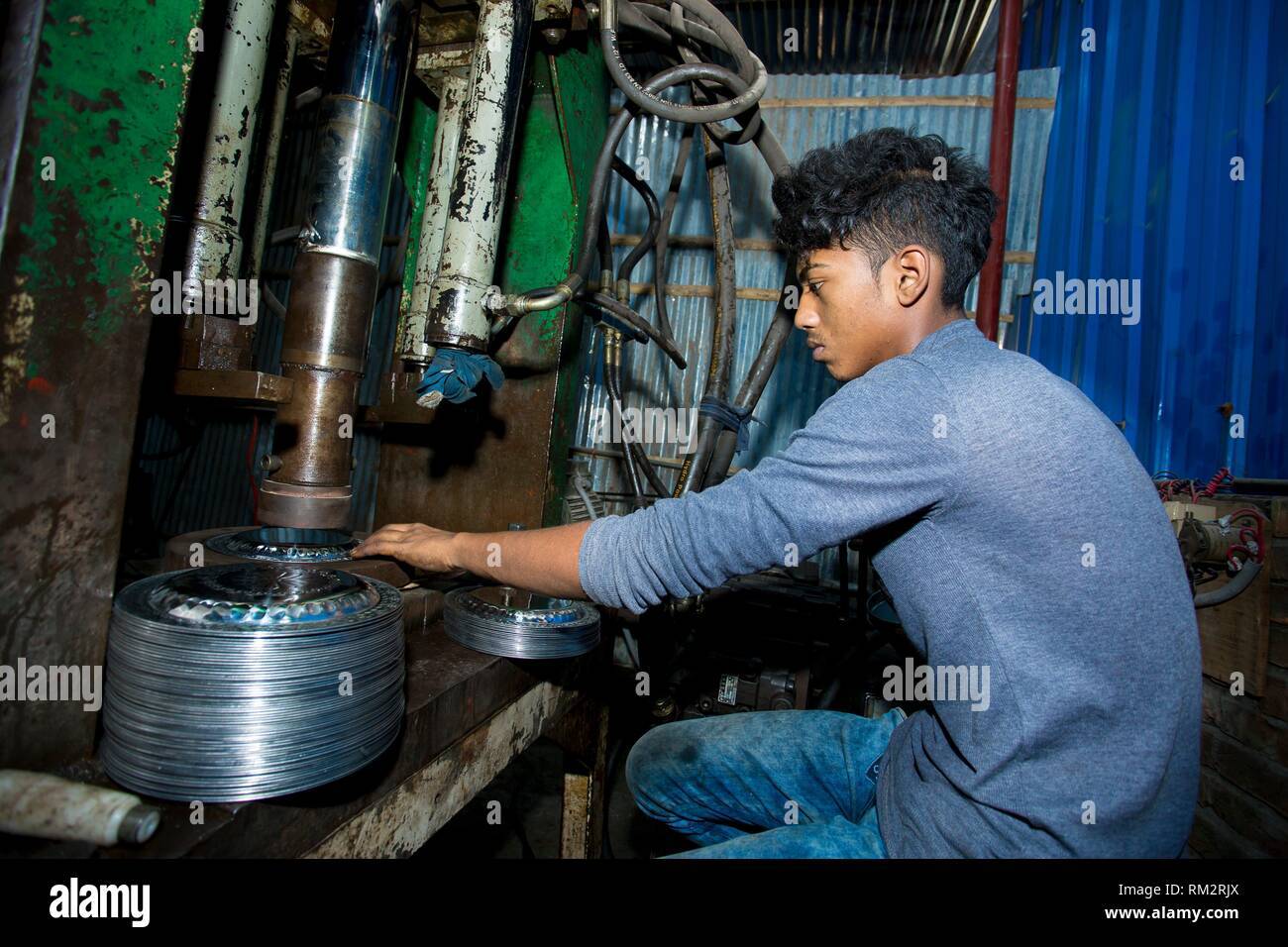 Sheet metal rolling process hi-res stock photography and images - Alamy