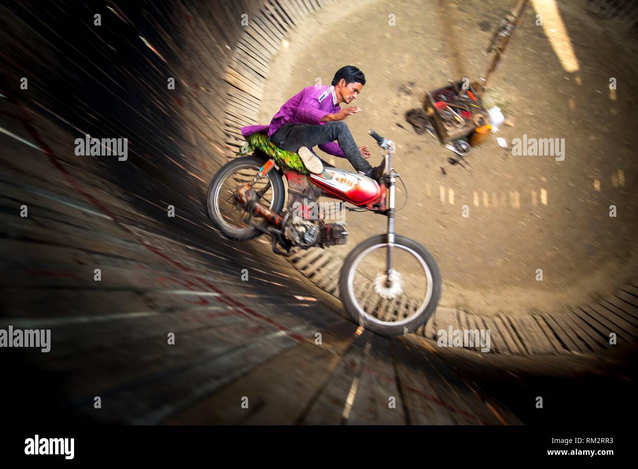 Motorbike stunt death hi-res stock photography and images - Alamy