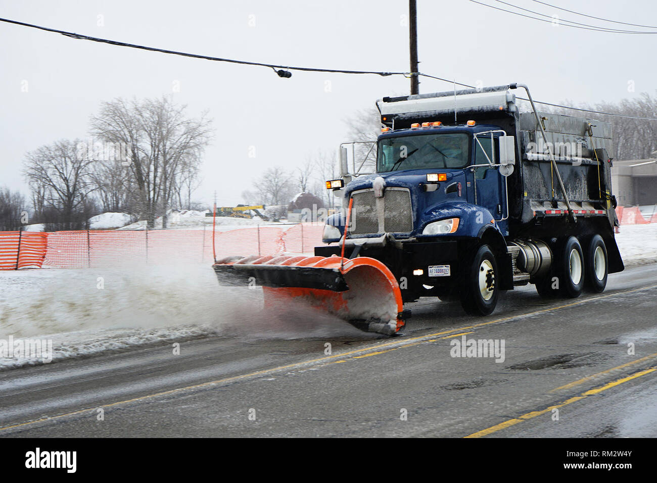 Runways and airfield ramps hi-res stock photography and images - Alamy