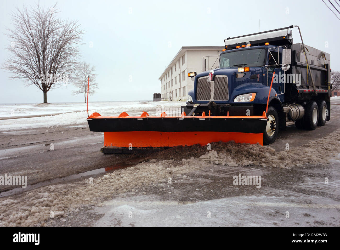 Runways and airfield ramps hi-res stock photography and images - Alamy