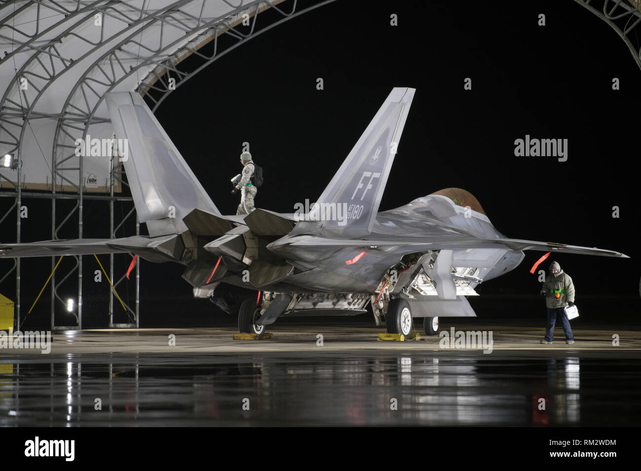 Airmen assigned to the 1st Fighter Wing and 192nd Wing prepare F-22 ...