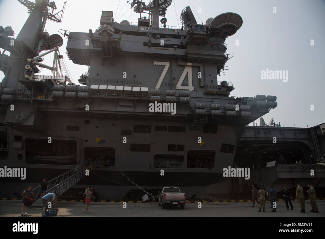 Crew aboard uss john hi-res stock photography and images - Alamy