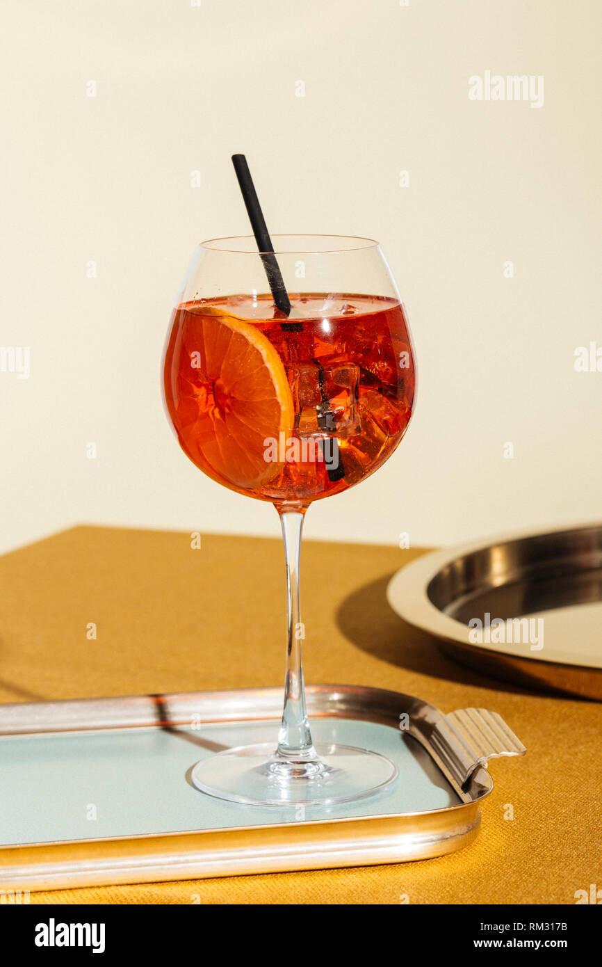 Spritz veneziano, an IBA cocktail with Prosecco or white sparkling wine ...