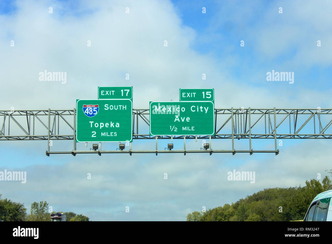 Missouri, USA - 5 October 2016: Freeway signs directing drivers towards ...