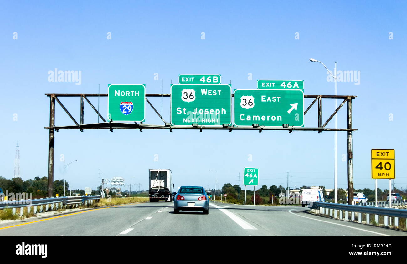 Missouri, USA - 5 October 2016: Freeway signs directing drivers towards ...