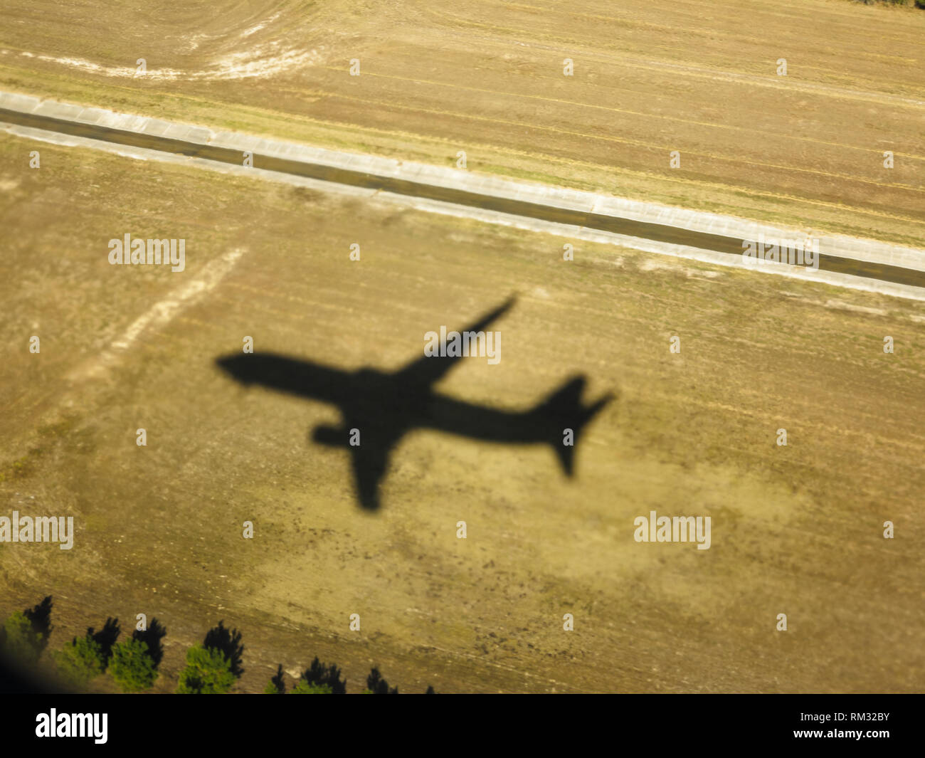 Perfect shadow hi-res stock photography and images - Alamy