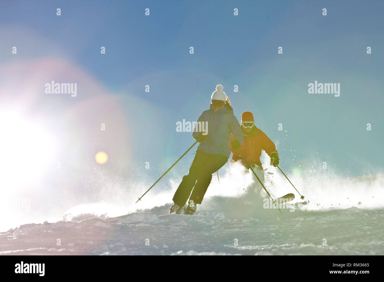 Duo skiing hi-res stock photography and images - Alamy