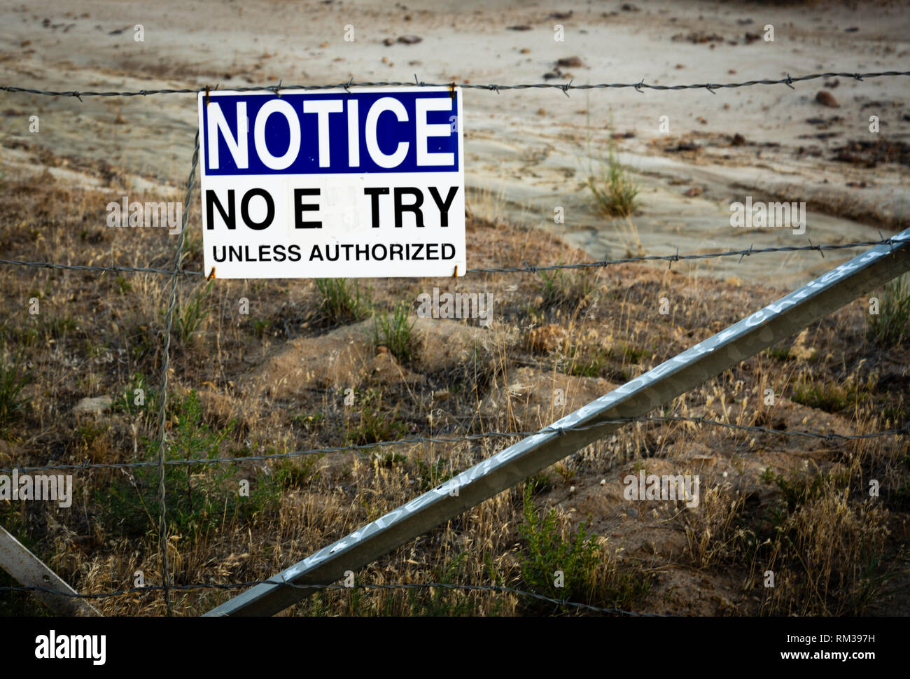 Sign missing letter hi-res stock photography and images - Alamy